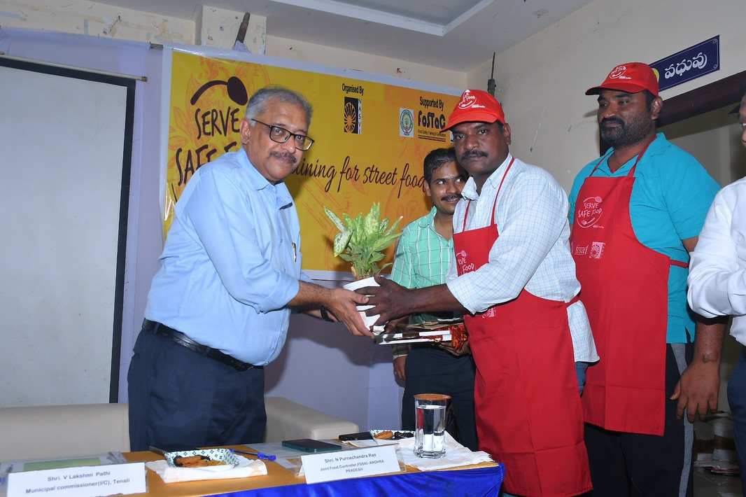 FoSTaC Training for Street Food Vendors in Tenali, Vijayawada & Guntur ...